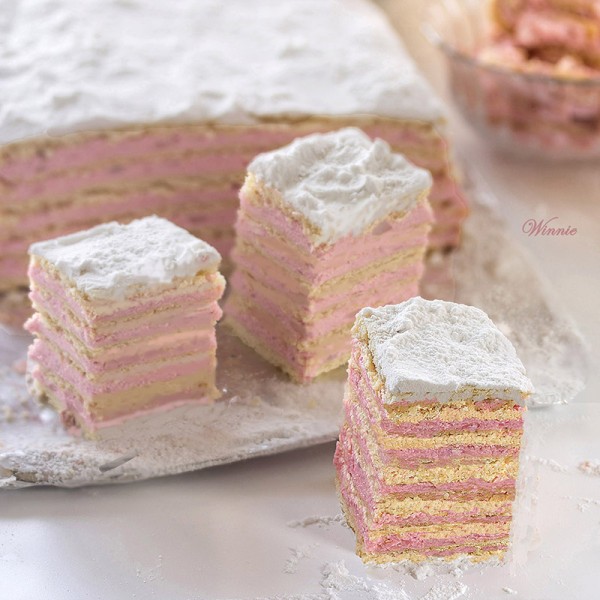 עוגת שכבות עם קרם פודינג תותים - Eastern European Layer Cake with ...