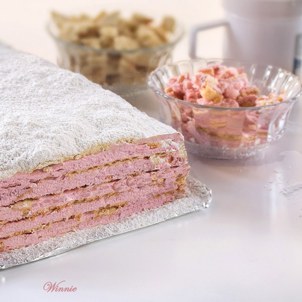 עוגת שכבות עם קרם פודינג תותים - Eastern European Layer Cake with ...
